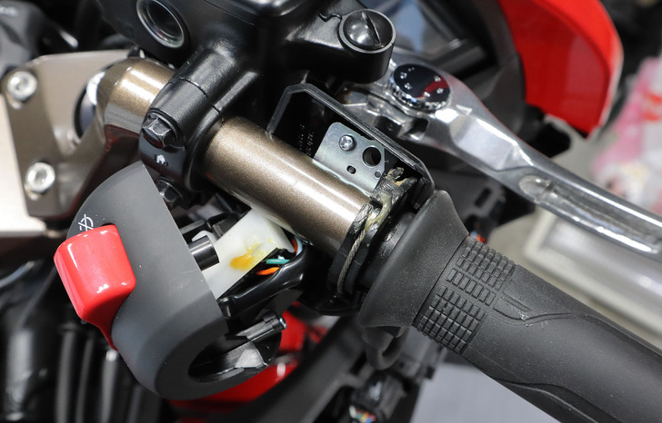 VFR800FにX用のクイックシフターを流用するの巻: シモケンサイズのバイク専用ブログ